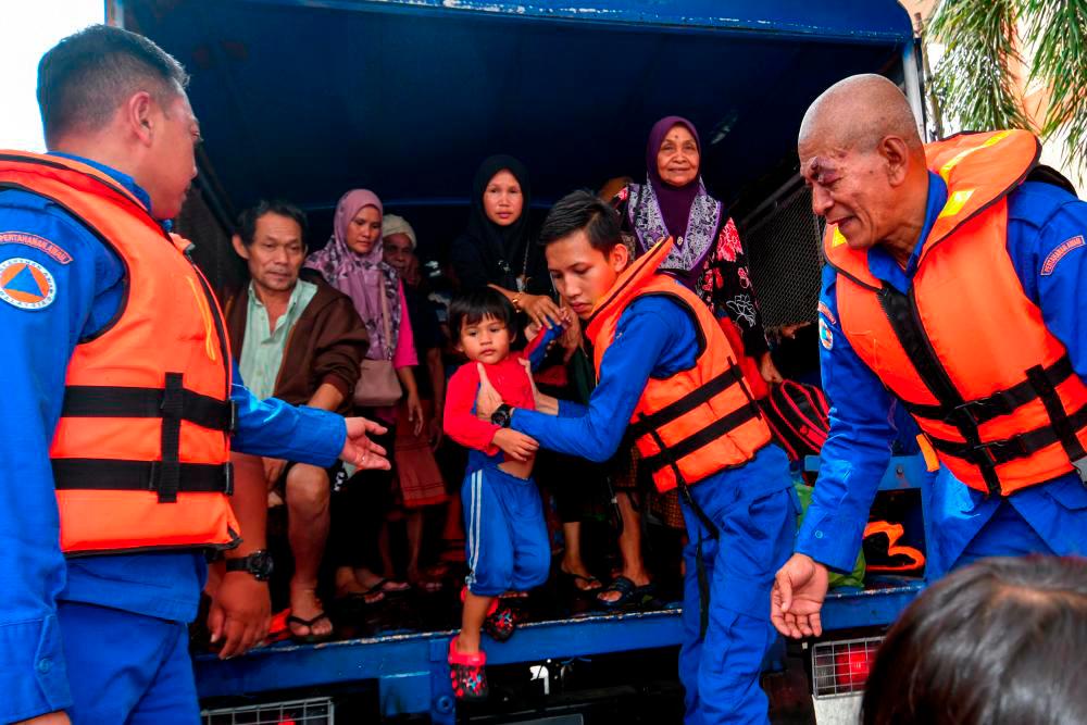 Bukit Raja flood situation continues to improve Bukit Raja flood situation continues to improve