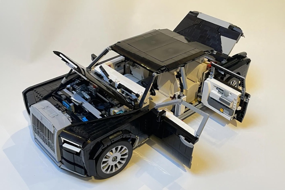 Insanely Detailed LEGO Rolls-Royce Phantom Showcases Detailed Interiors ...