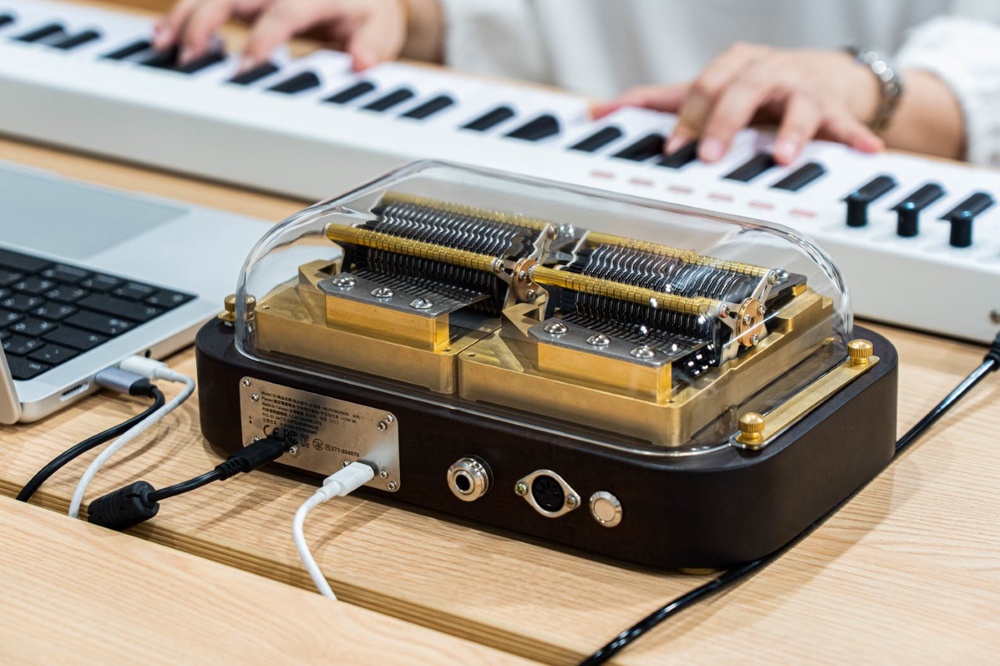 World’s First Programmable Music Box can play anything from Christmas ...