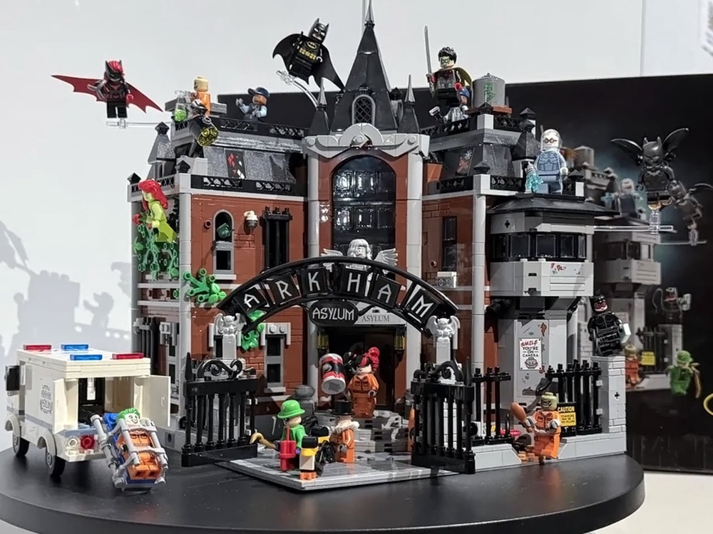 LEGO’s Three-Storey Modular Arkham Asylum Set Brings Batman’s Rogues ...