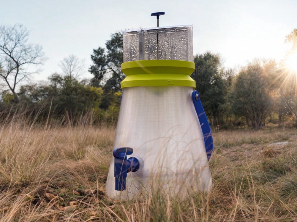 Portable Water Dispenser Concept Pulls Drinking Water from Air