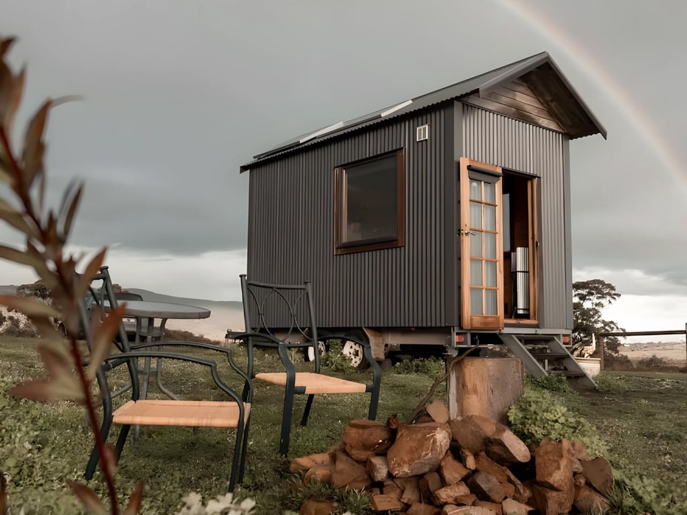 This Off-Grid Australian Tiny House Returns to the Movement’s Rustic ...