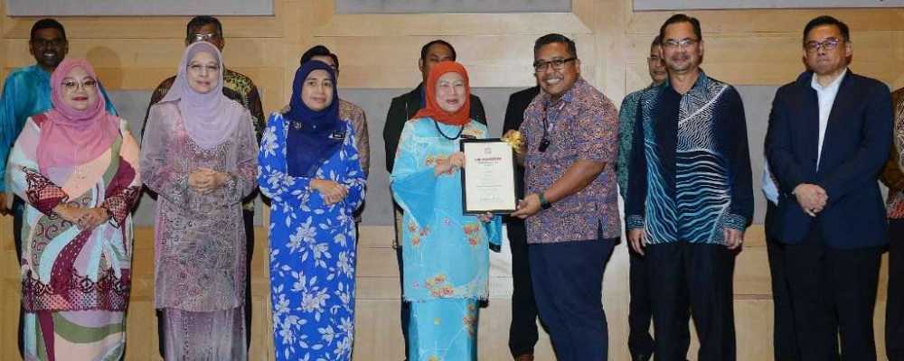 YKN hargai rakan strategik, SinarPlus serah sumbangan Kasih Fun Run 2025