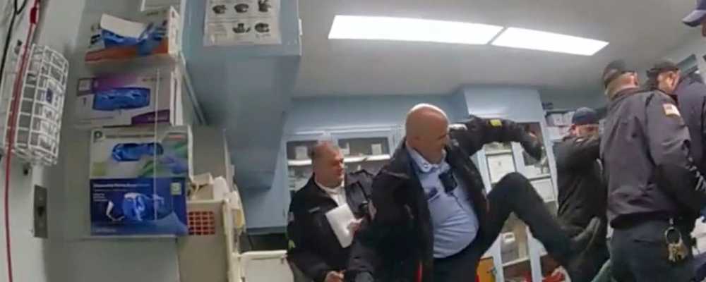 Prosecutor argues New York prison guard's inaction contributed to ...