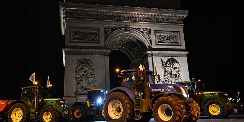 Hundreds of tractors rumble through Paris in protest over EU-Mercosur deal