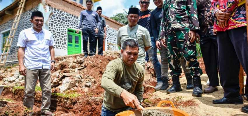 Bos HS Muhammad Suryo Bangun Masjid Rp1 Miliar di Dusun Kelahirannya