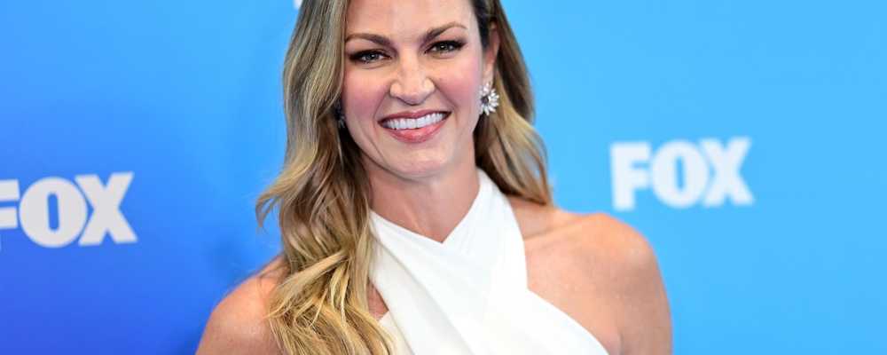 Erin Andrews’ Bold Sideline Reporting Outfit Draws Big Reactions