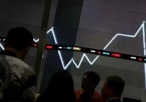 Dibuka Menguat, IHSG Tembus Level 9.000 Pagi Ini