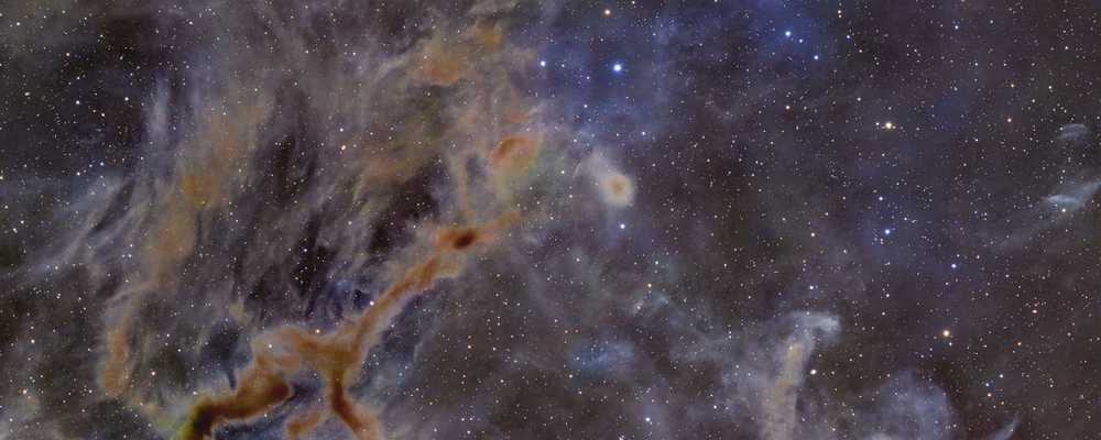Giraffe in space? Eerie dark nebula takes on an uncanny shape (photo)