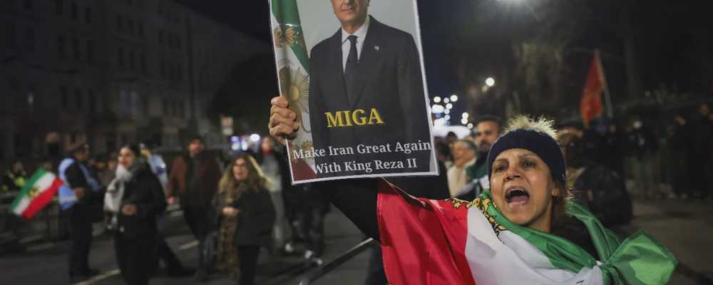 Exiled Iranian crown prince vows to return home amid unrest