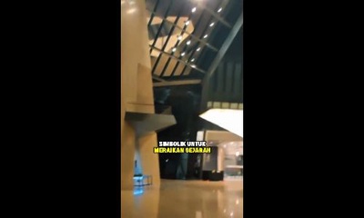 Logo Maybank atas menara Merdeka 118