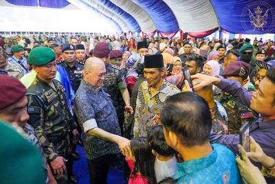 Sultan Johor gembira santuni rakyat pada majlis Jamuan Teh