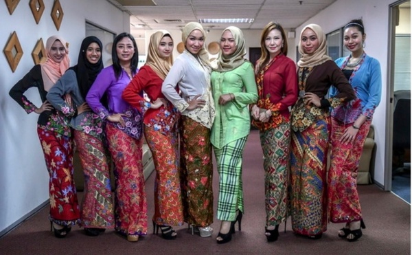 Resplendent Threads: Decoding the Allure of #MalaysiaKita Traditional ...