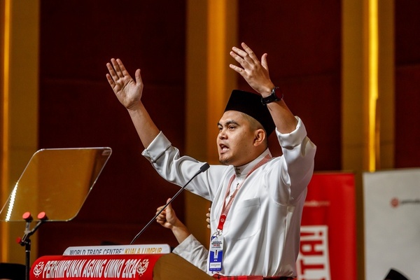 Akmal’s Position Under Scrutiny as UMNO Leadership Closes Ranks Behind ...