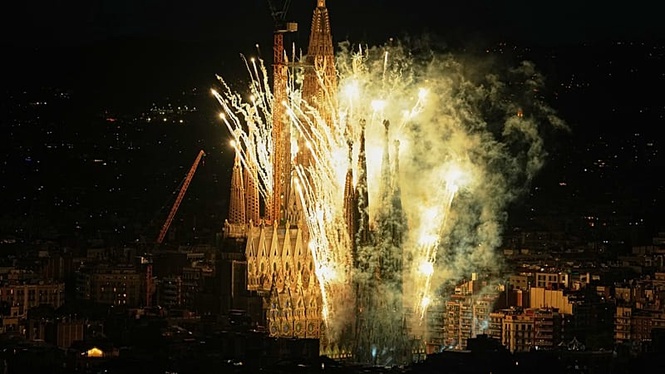 Sagrada Família opens new tower before 120,000 people - Newswav