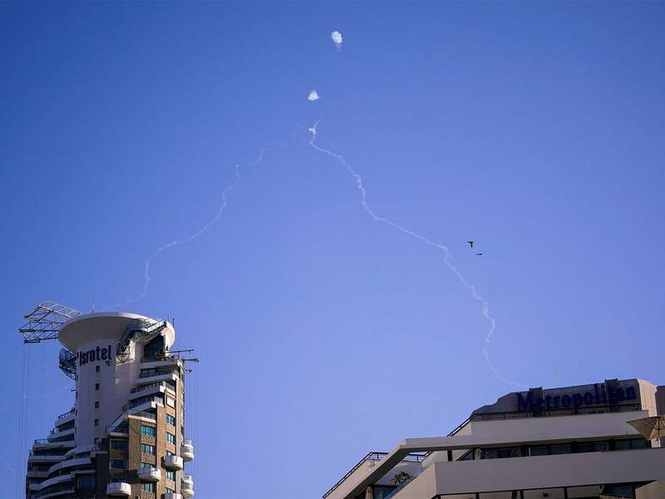 Air raid sirens blast across Israel after fresh missile barrage ...
