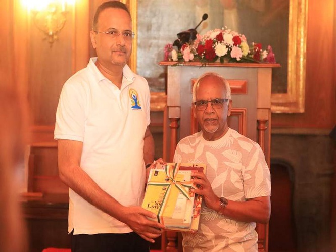 Mauritius: President Gokhool joins special yoga session organised by ...