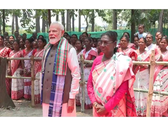 President Murmu, PM Modi visit Mayurbhanj, offer prayers at tribal ...