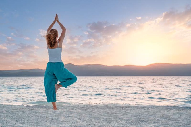 Age no barrier: 78-year-old retired nurse swears by aqua yoga - Newswav