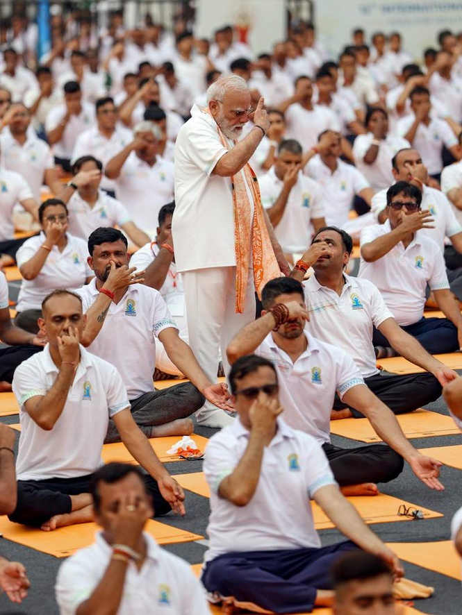 A first, PM leads Yoga Day celebrations from Kolkata - Newswav