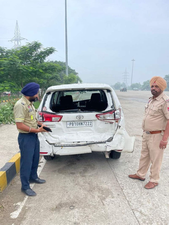 Innova accidentally enters Punjab Governor’s convoy, collides with ...