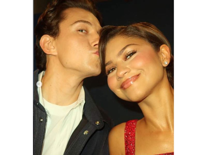 Zendaya shares rare PDA photo with Tom Holland after he confirmed their ...