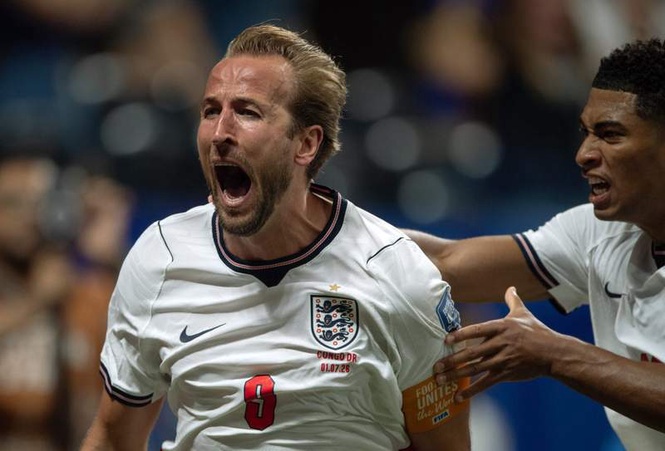 England fans disrupt Wimbledon play with World Cup goal celebrations ...