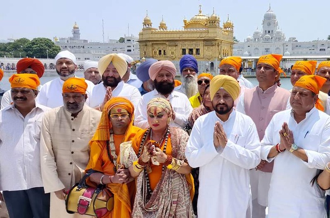 Former CM Channi-led panel visits Golden Temple ahead of PAU meetings ...