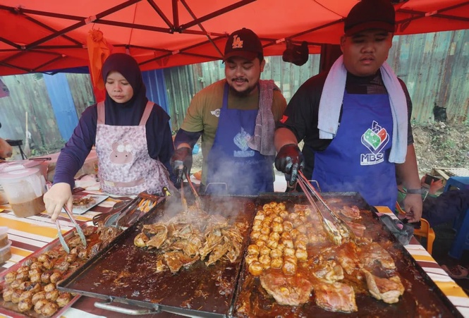 State rep urges lower fees, simpler licensing for roadside traders ...
