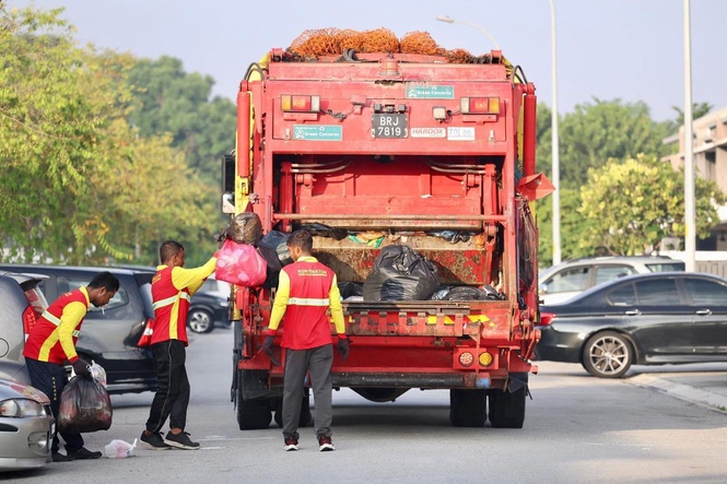 KDEBWM evaluating 3am waste collection to reduce traffic congestion ...