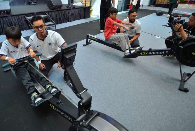 Dads ditch screens for sweat and smiles at ‘Project Strong: Daddy Rocks ...