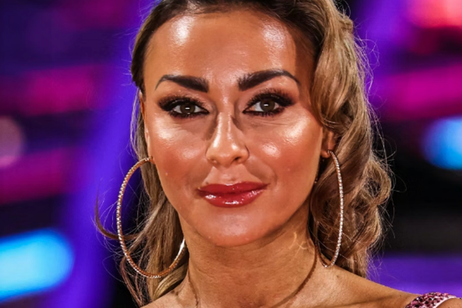 Ten-year Strictly veteran breaks down in tears on stage after BBC show ...