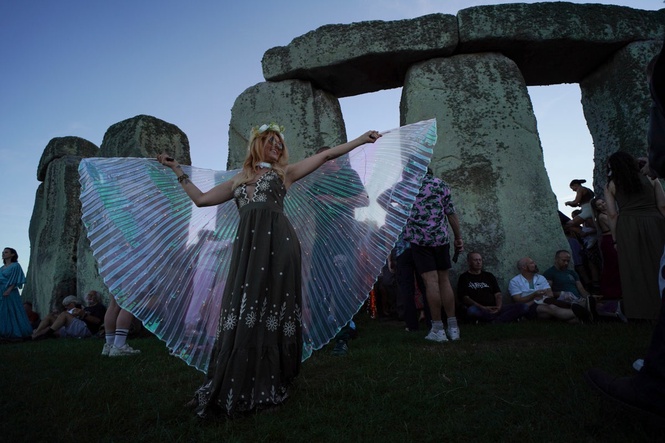 Welcoming the longest day at Stonehenge, in photos - Newswav