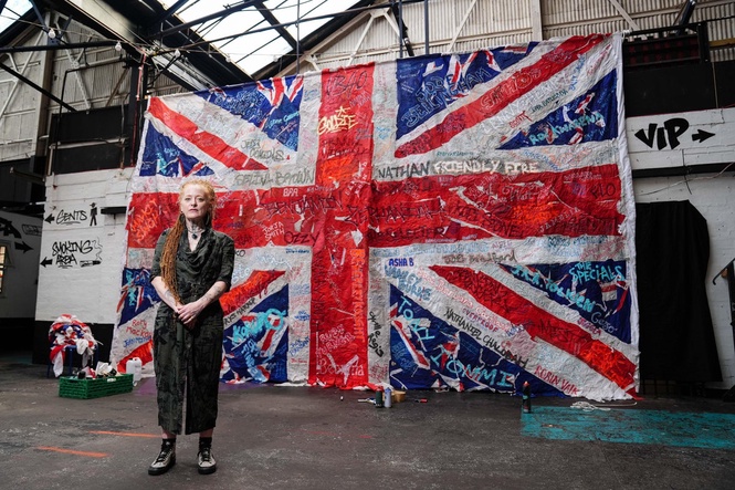 Artist creates ‘community’ Union flag from discarded lamppost protest ...