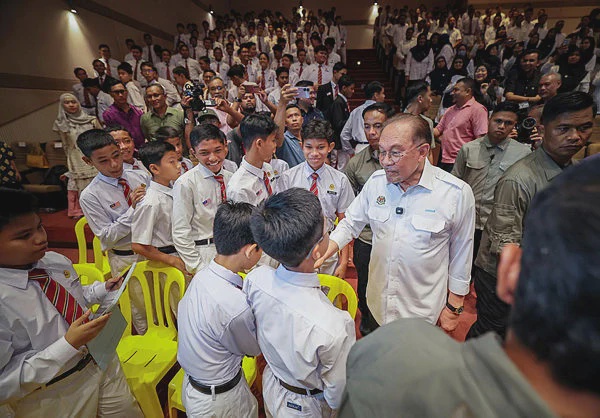 PM Anwar mourns passing of former minister Ling Liong Sik - Newswav