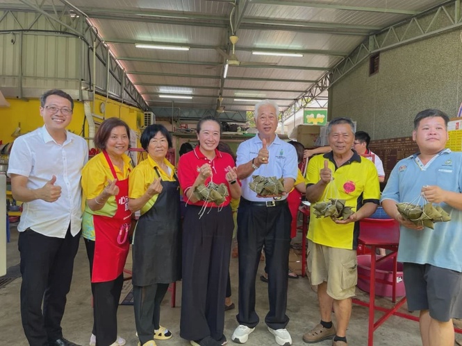 Joint effort to make 1,400 Bak Chang dumplings - Newswav