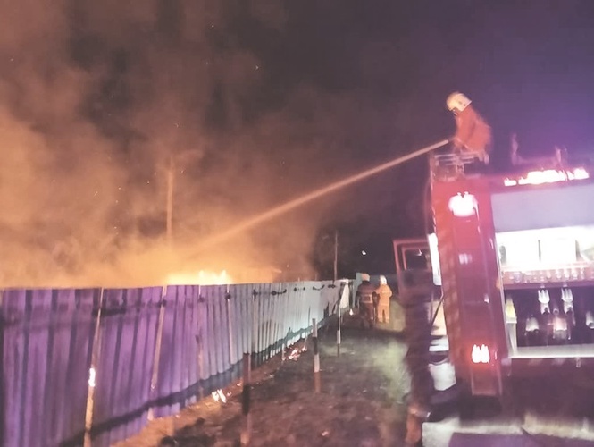 Fire guts workers’ quarters in Papar - Newswav