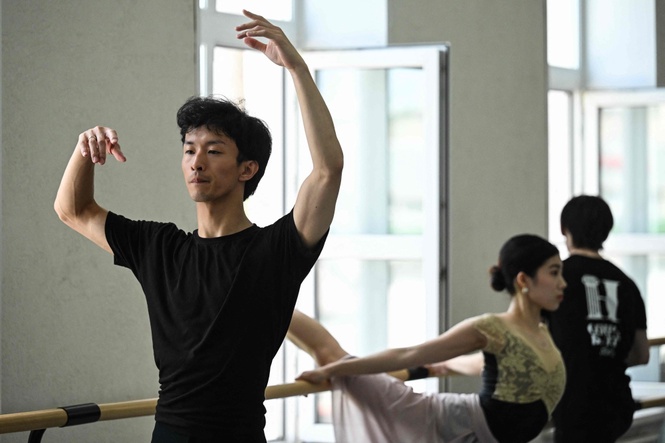 Between ballet and war: Japanese dancers pursue dreams in Russia - Newswav