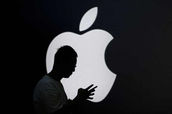 Cook says Apple facing ‘hundred‑year flood’ in AI‑driven chip prices ...