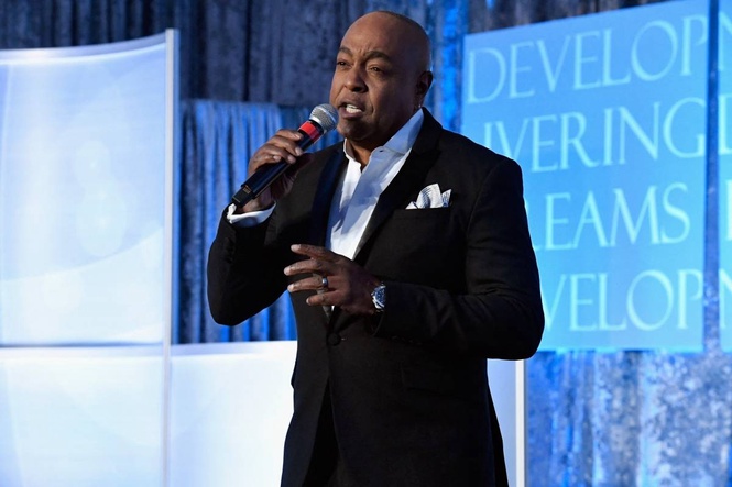 Peabo Bryson, known for duets from Disney's 'Aladdin' and 'Beauty and ...